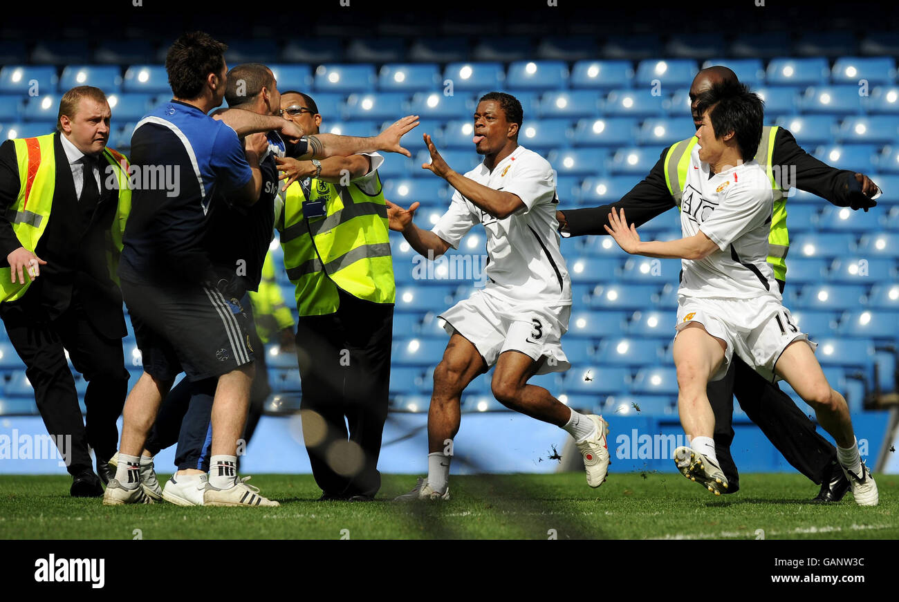 Manchester United's Patrice Evra scuffles with a Chelsea Groundsman ...
