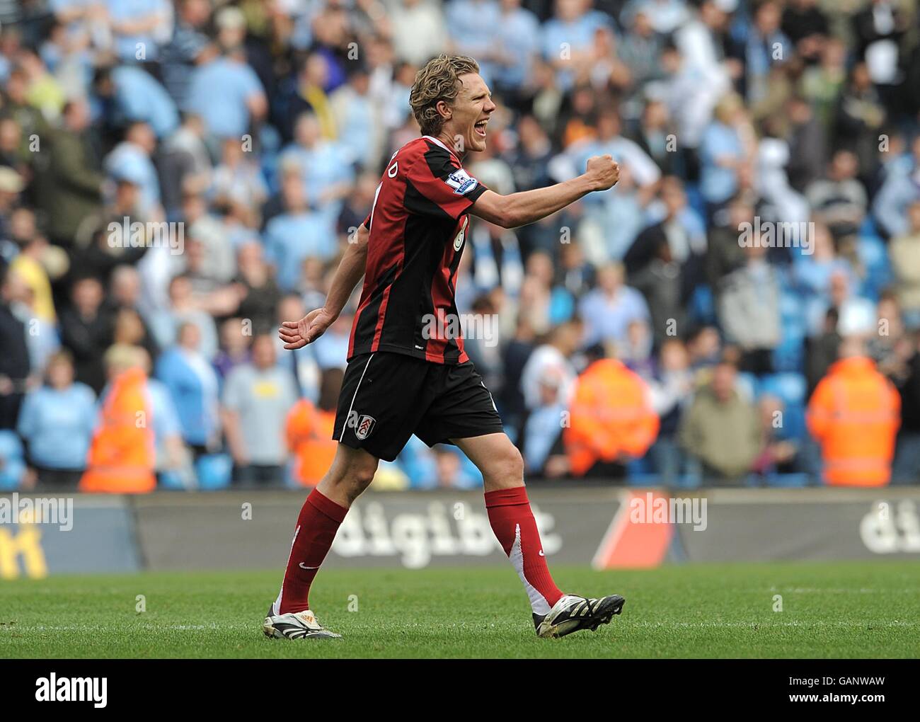 Fulham's Jimmy Bullard celebrates after the final whistle Stock Photo ...