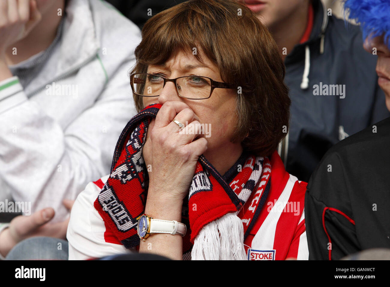 Sad england fans hi-res stock photography and images - Alamy