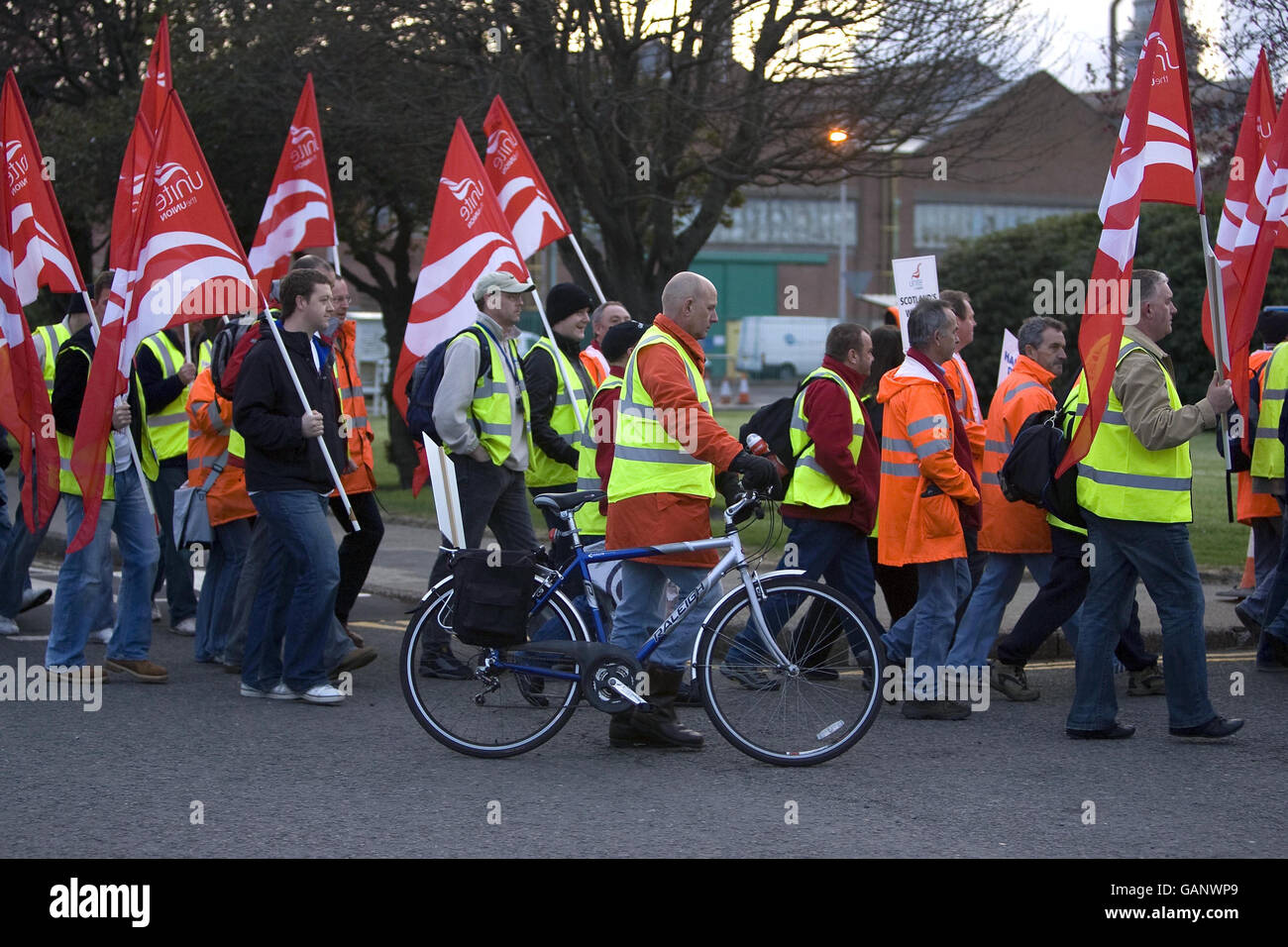 Oil refinery workers strike Stock Photo - Alamy