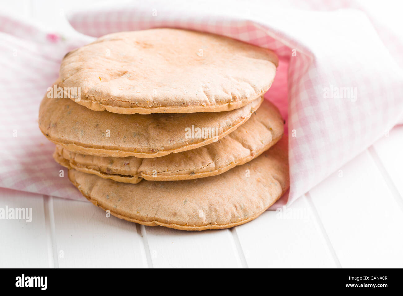 Pitta bread hi-res stock photography and images - Alamy