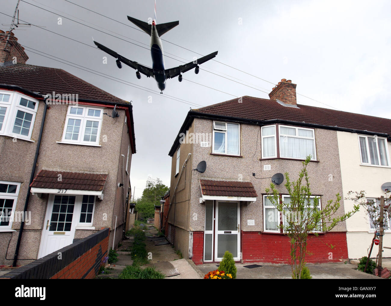 Heathrow Flightpath Feature Stock Photo - Alamy