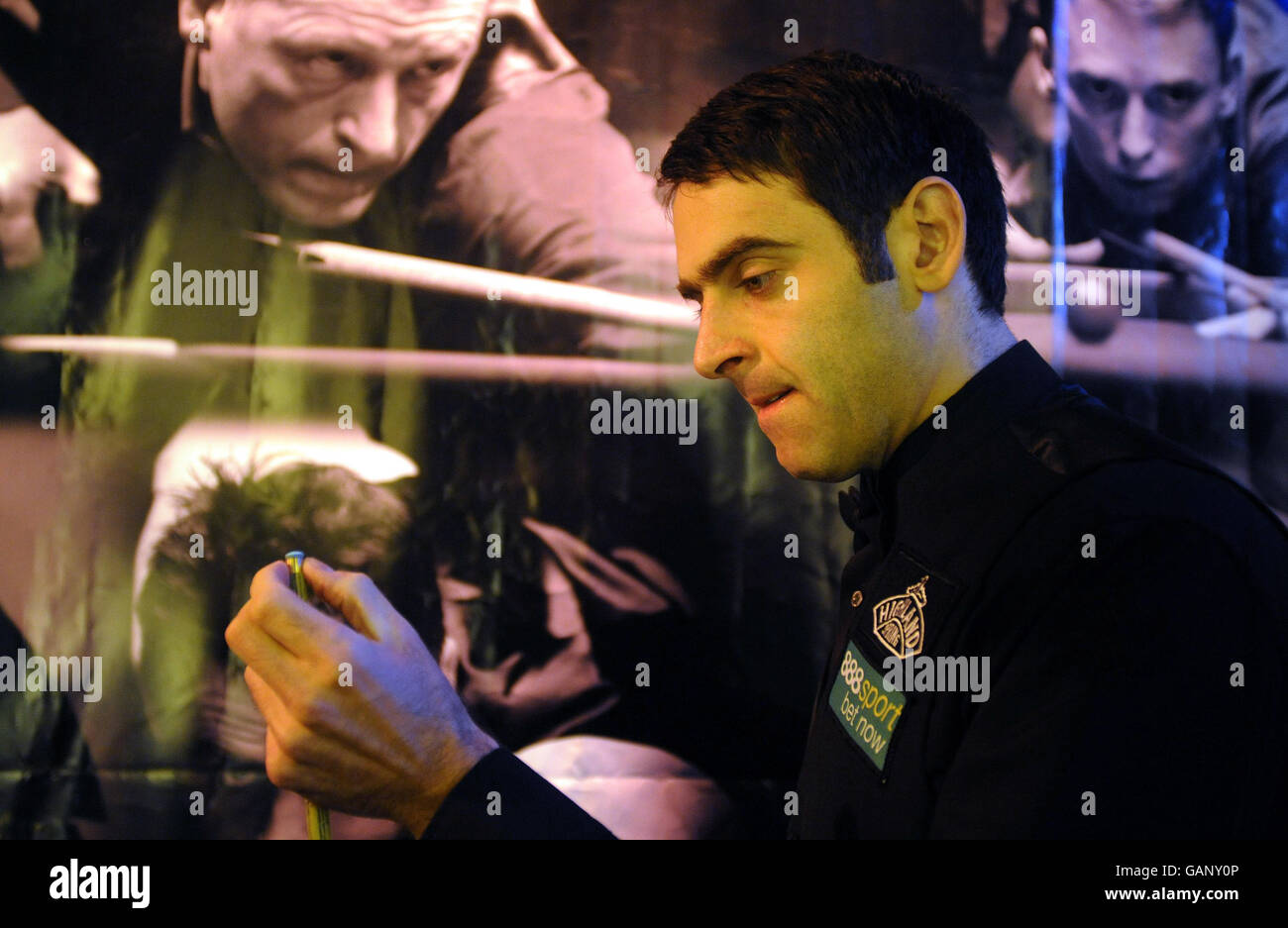 Prepare snooker player hi-res stock photography and images - Alamy