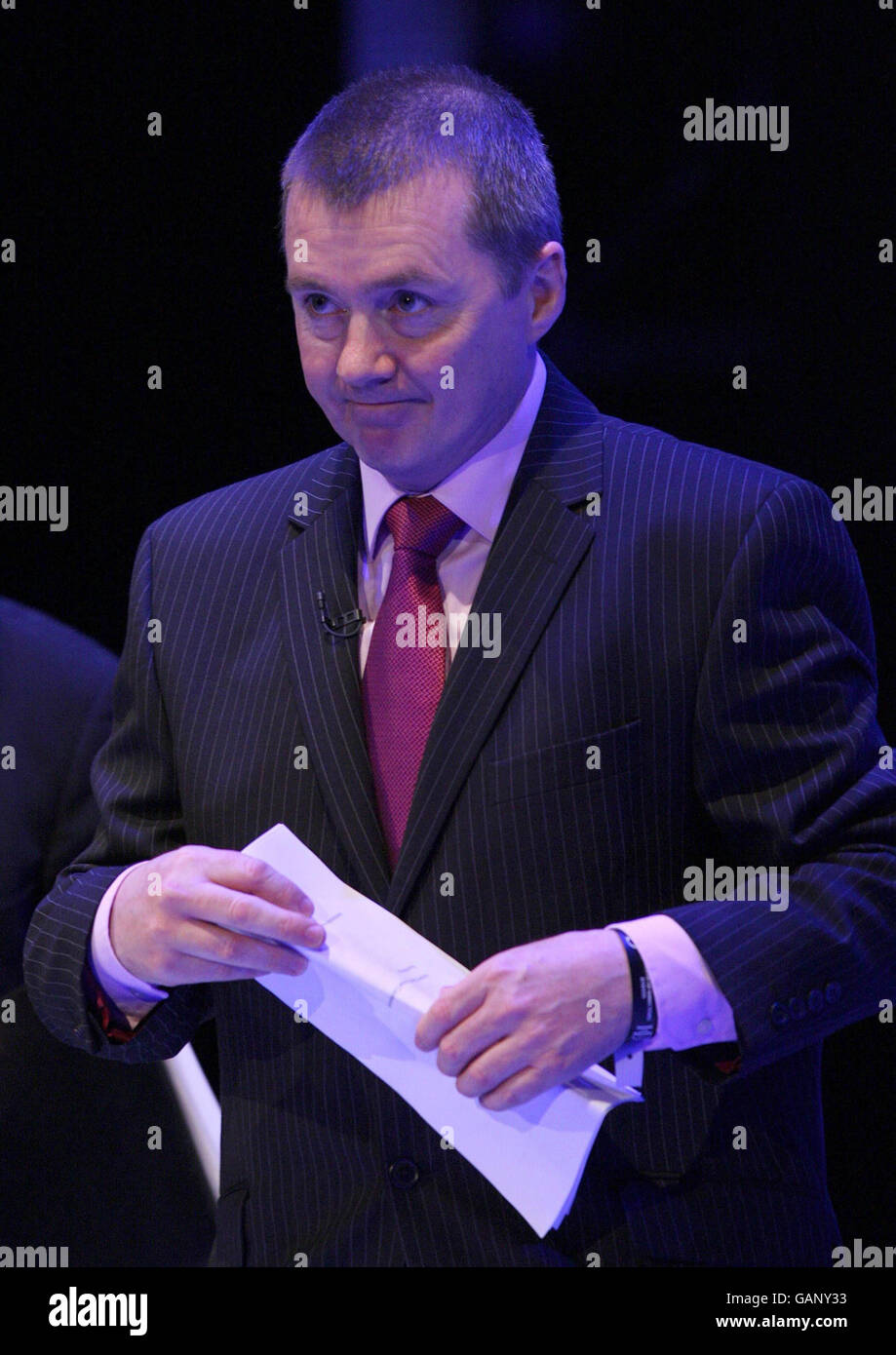 BA chief issues fresh apology over Terminal Stock Photo - Alamy