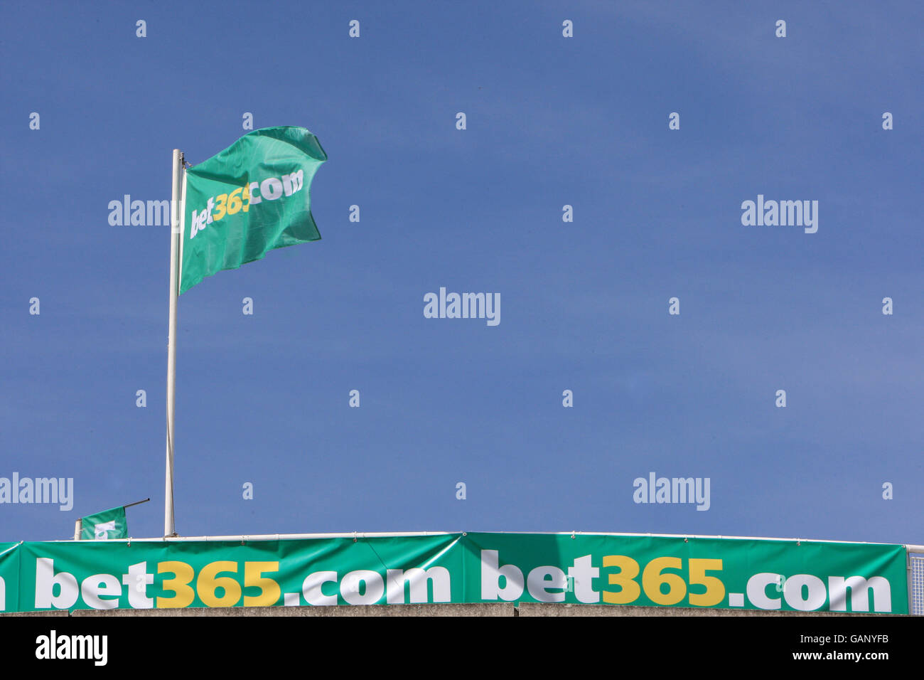 Horse Racing - Bet365 Gold Cup Meeting - Sandown Park. bet365.com ...