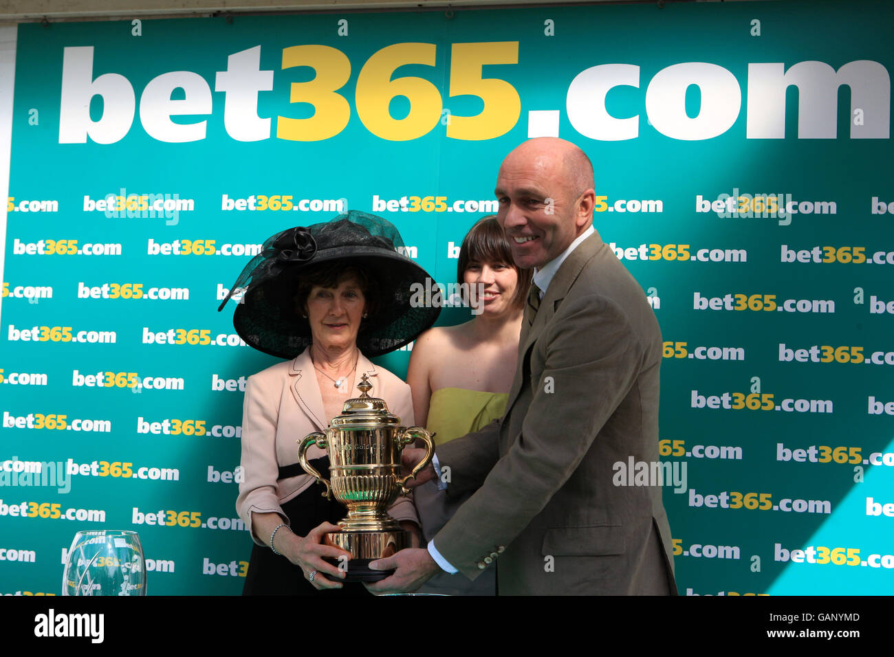 Winner of the gold cup at sandown park hi-res stock photography and ...