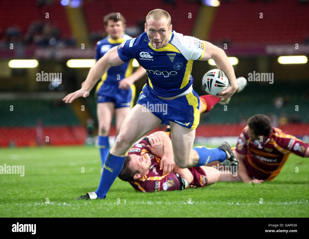 Huddersfield rugby player hi-res stock photography and images - Alamy