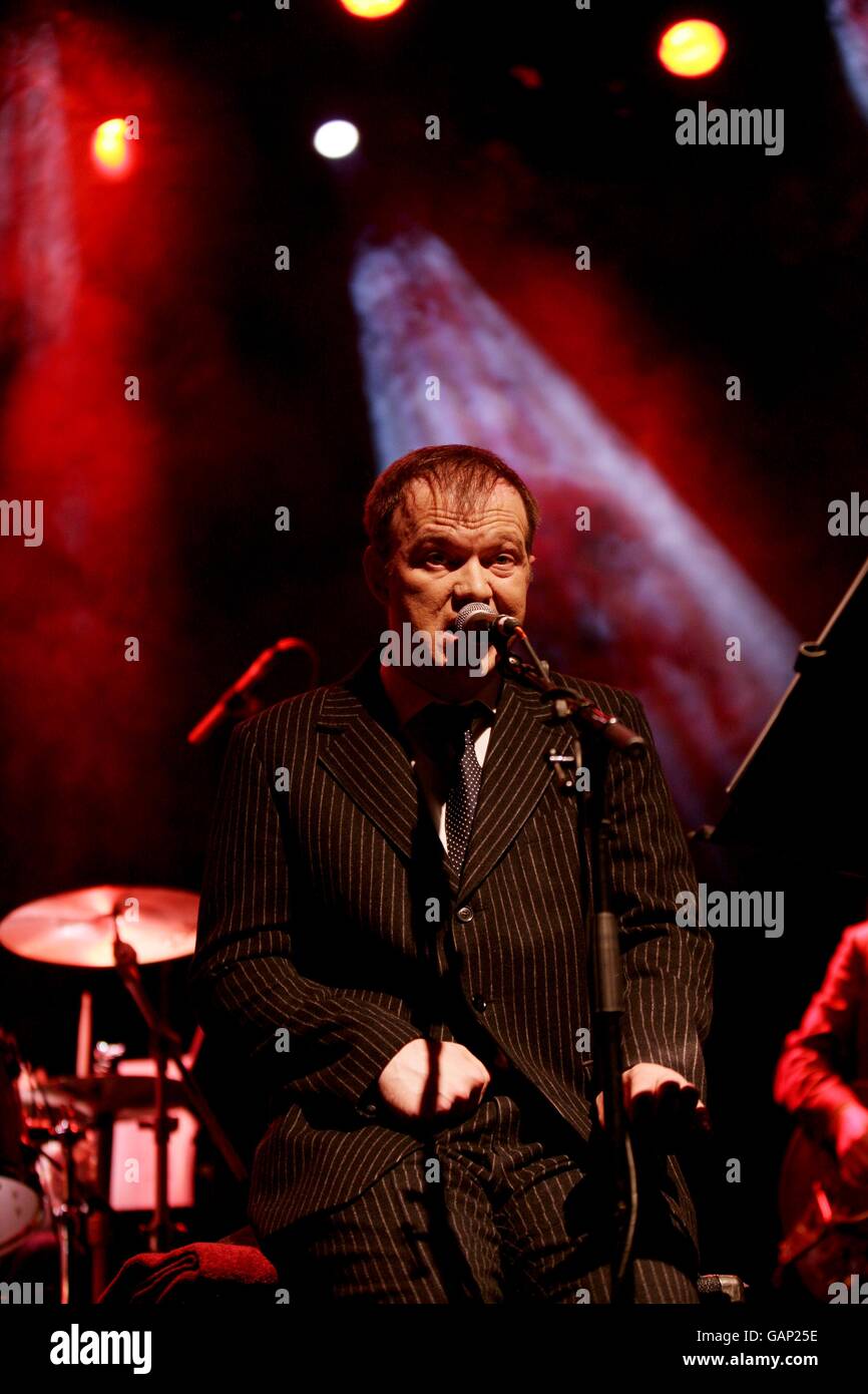 Edwyn collins singer hi-res stock photography and images - Alamy