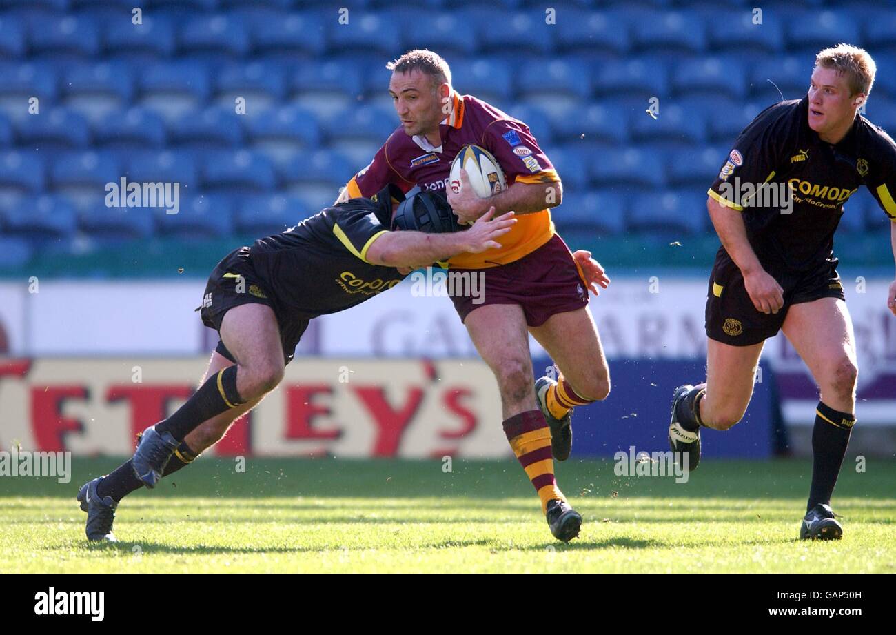 Huddersfield giants brandon costin hands off st helens darren smith hi ...