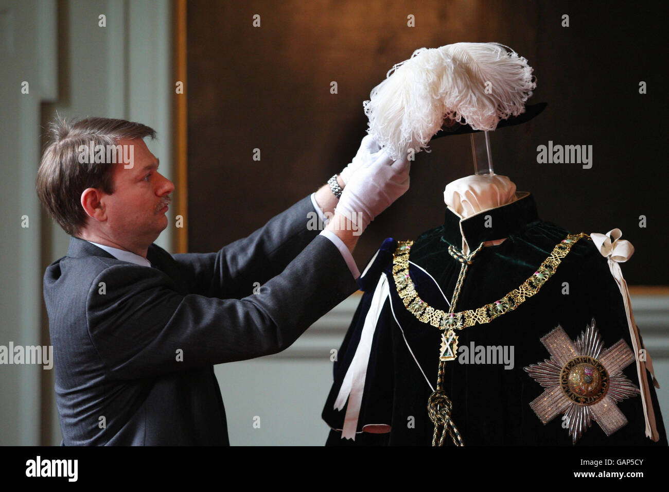 Order of the thistle display at holyroodhouse hi-res stock photography ...