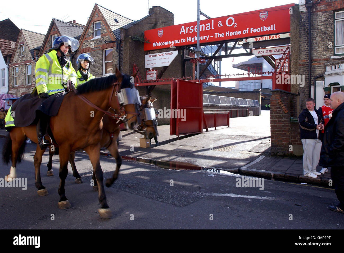 The entrance to west stand highbury hi-res stock photography and images ...