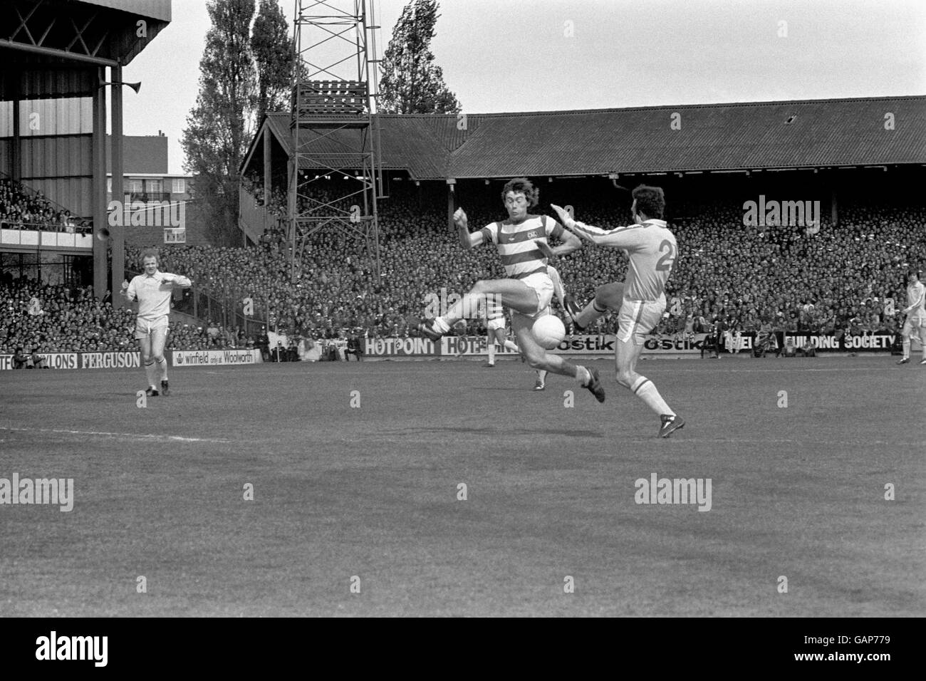 (L-R) Queens Park Rangers' Dave Thomas challenges Leeds United's Paul ...