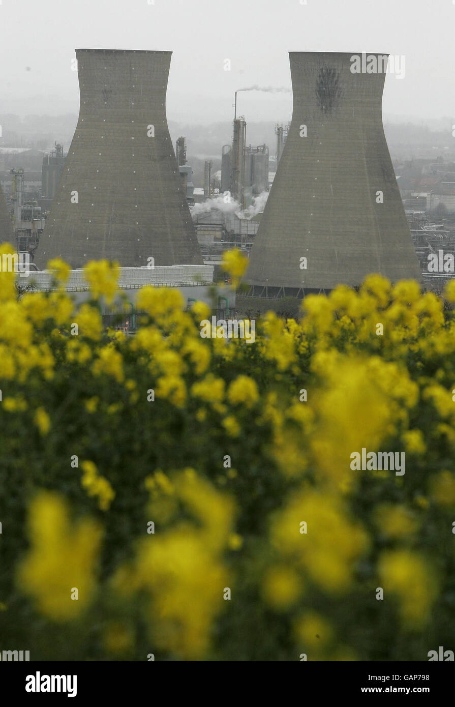 Oil refinery strike. The INEOS refinery at Grangemouth, Scotland Stock ...