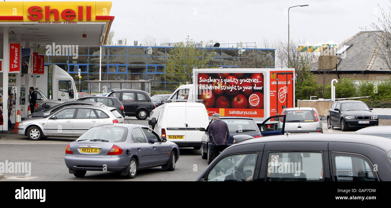 Oil refinery strike Stock Photo - Alamy