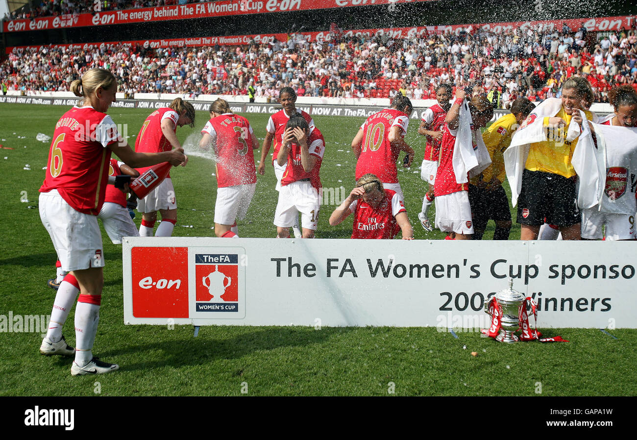 Soccer fa cup final arsenal leeds united city ground hi-res stock ...