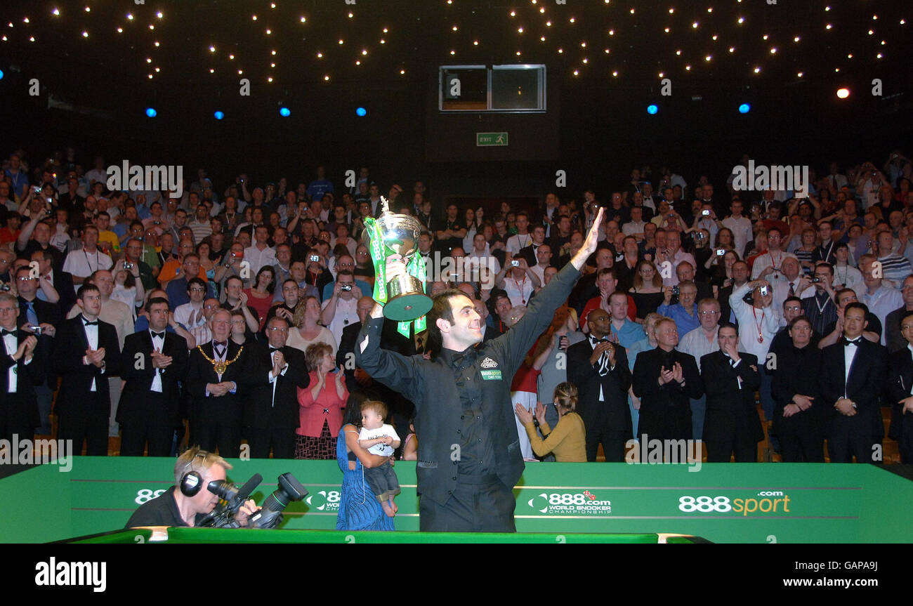 Crucible snooker fans hi-res stock photography and images - Alamy