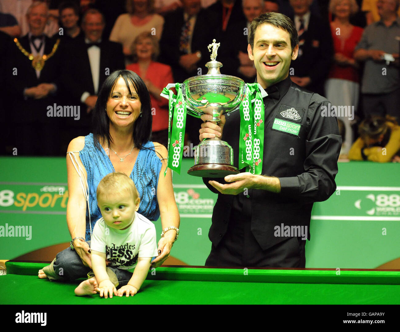 Ronnie O'Sullivan celebrates with partner Jo and son Ronnie after ...