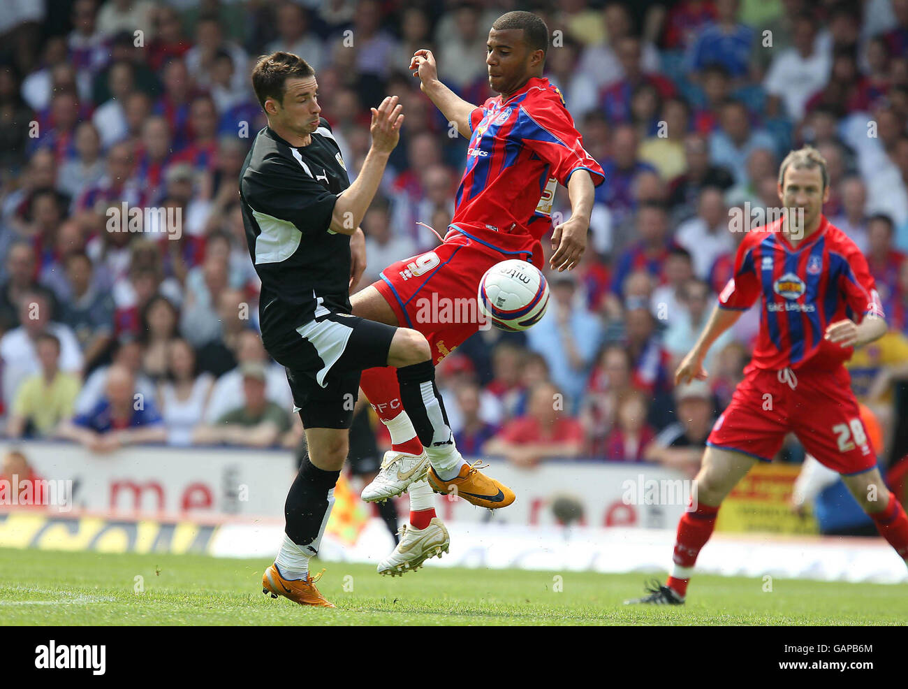 Bristol City's Michael McIndoe (left) and Crystal Palace's Tom Soares ...