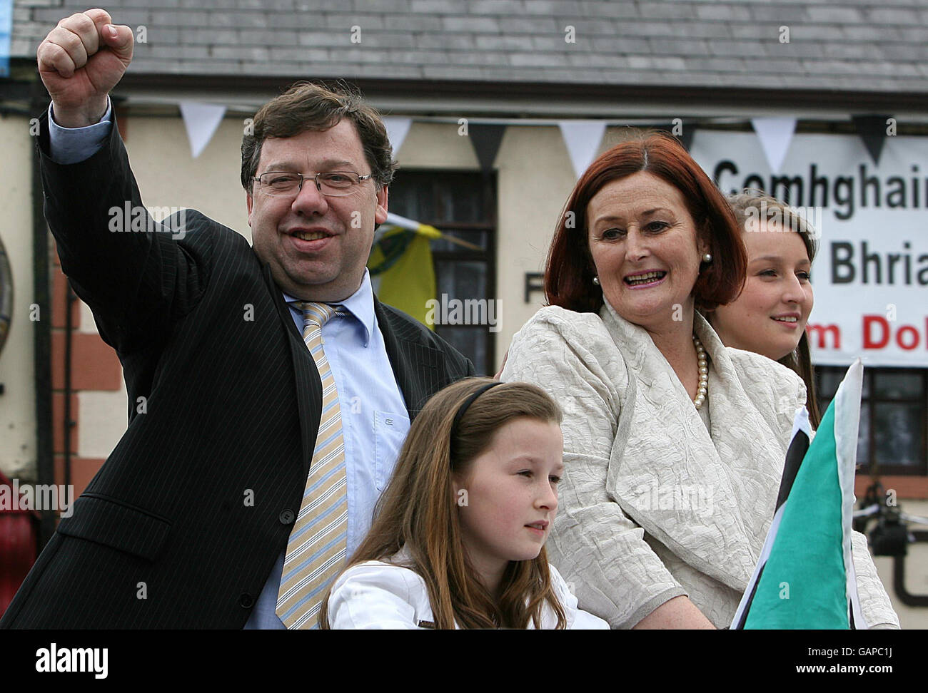 Taoiseach Brian Cowen receives a rapturous welcome from supporters in ...