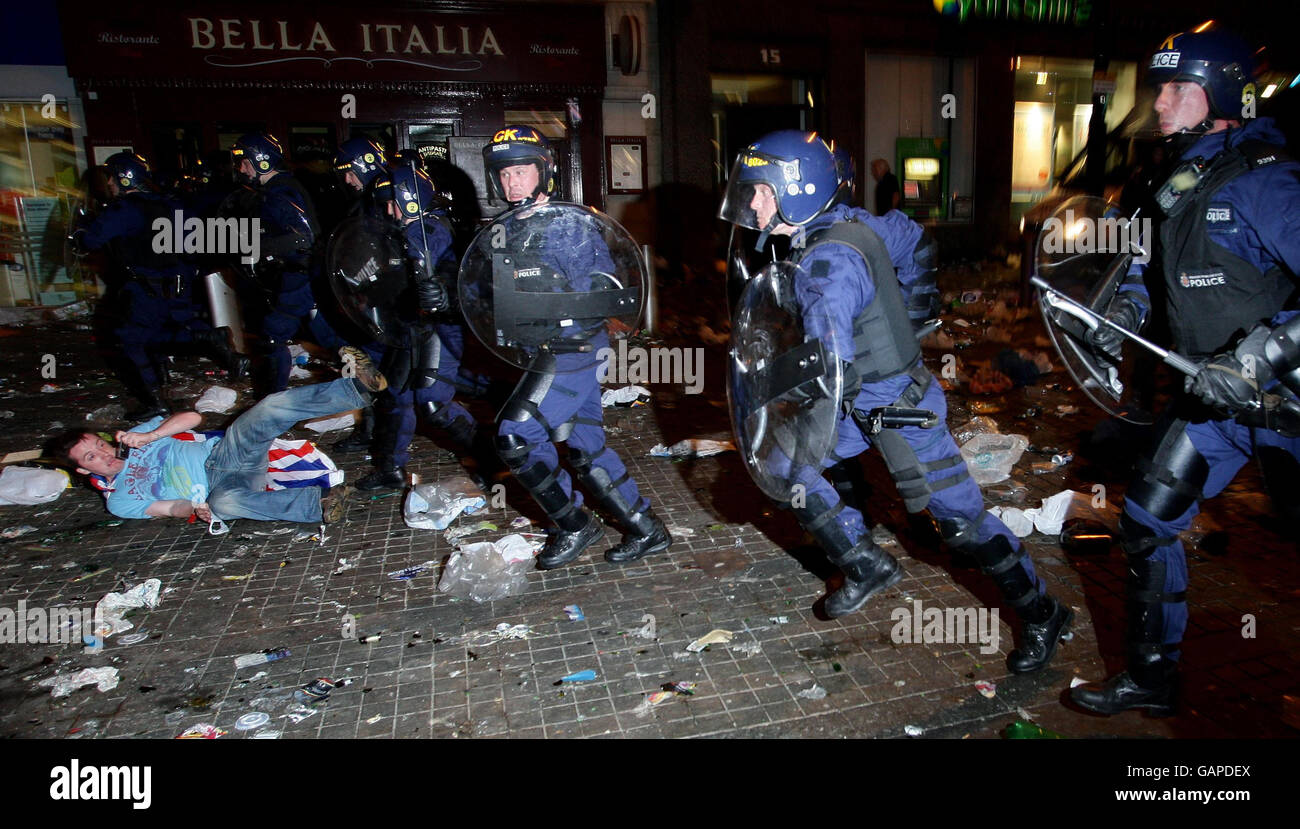 Rangers fans face riot police at Manchester's Piccadilly Gardens during ...