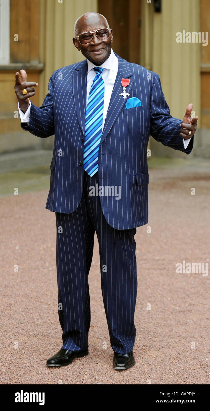 Mbe Obe Prince Wales Investiture Ceremony Buckingham Palace High ...