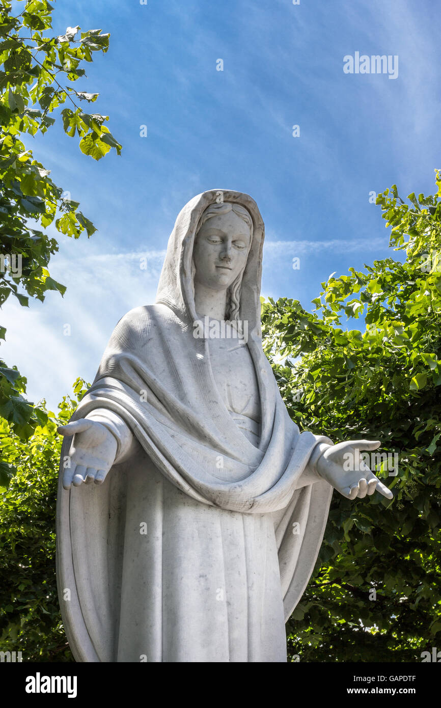 Statue of the Blessed Virgin Mary among trees Stock Photo - Alamy