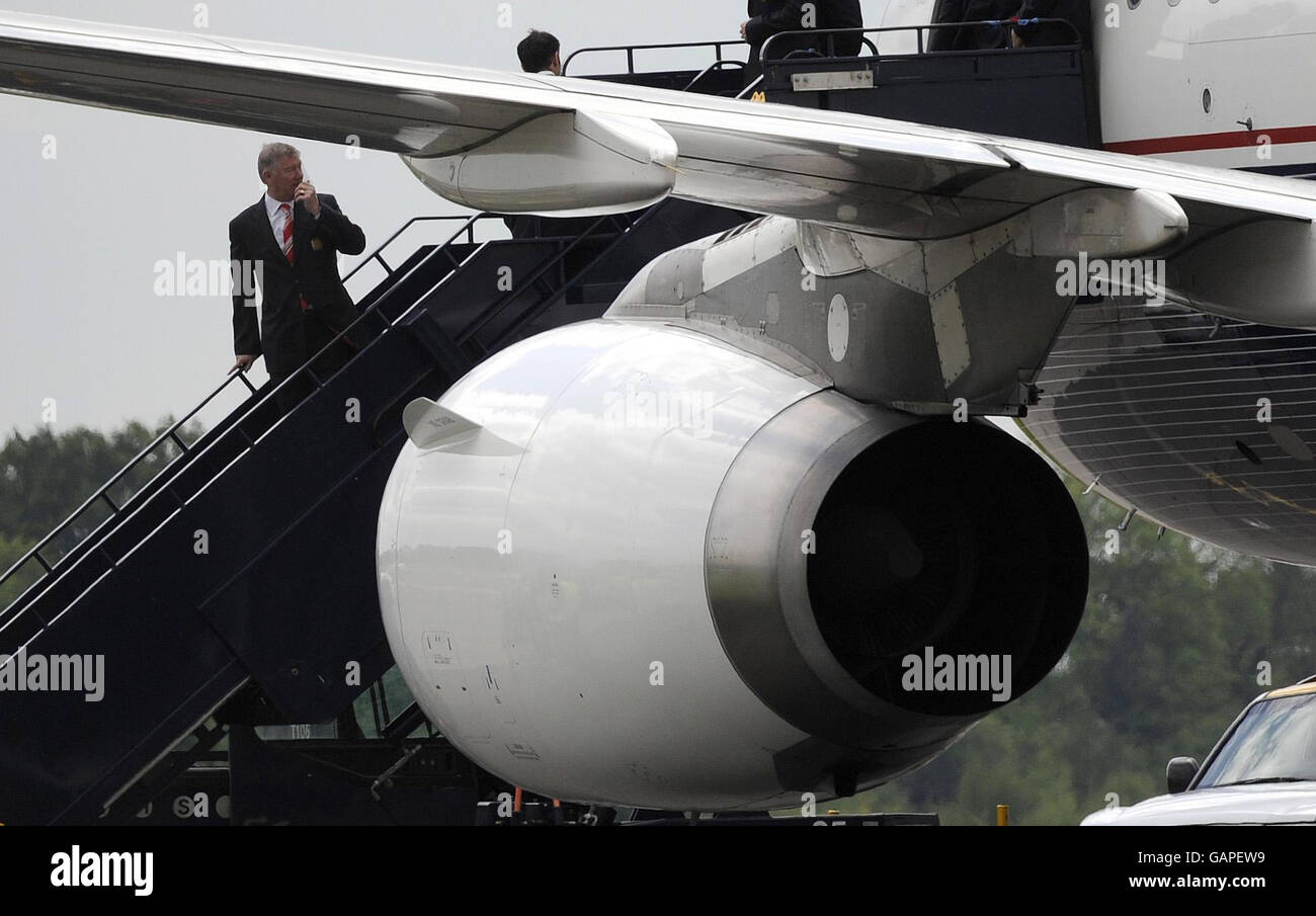 Man utd plane hi-res stock photography and images - Alamy