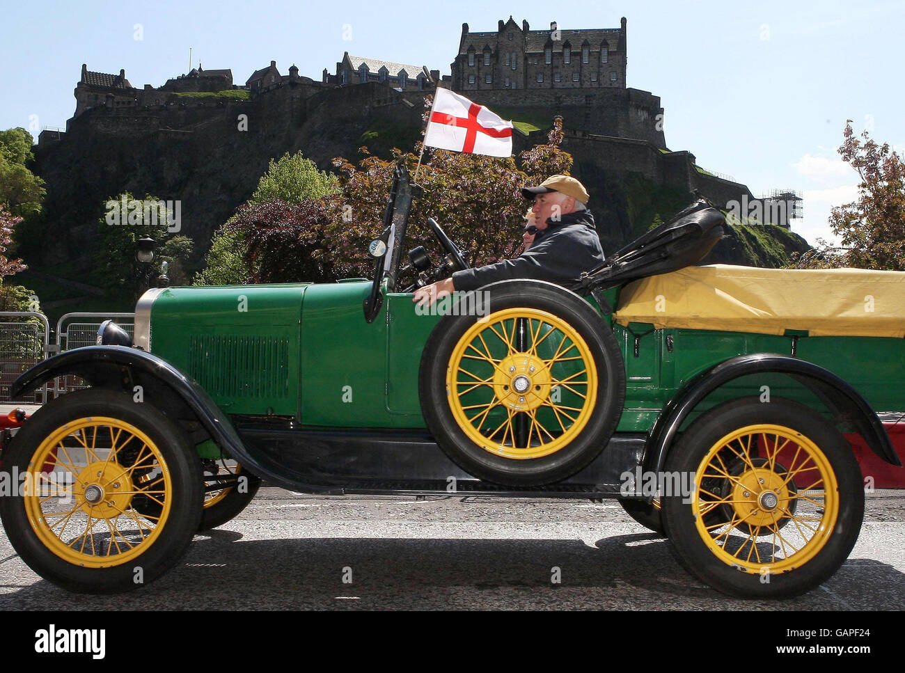 Iconic cars parade through capital Stock Photo - Alamy
