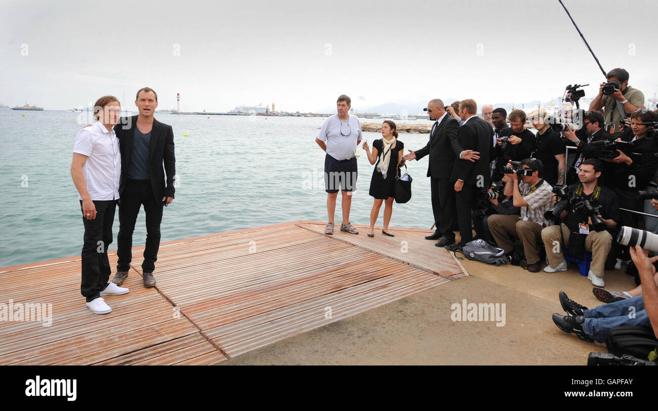 Jude law and director jeremy gilley hi-res stock photography and images ...