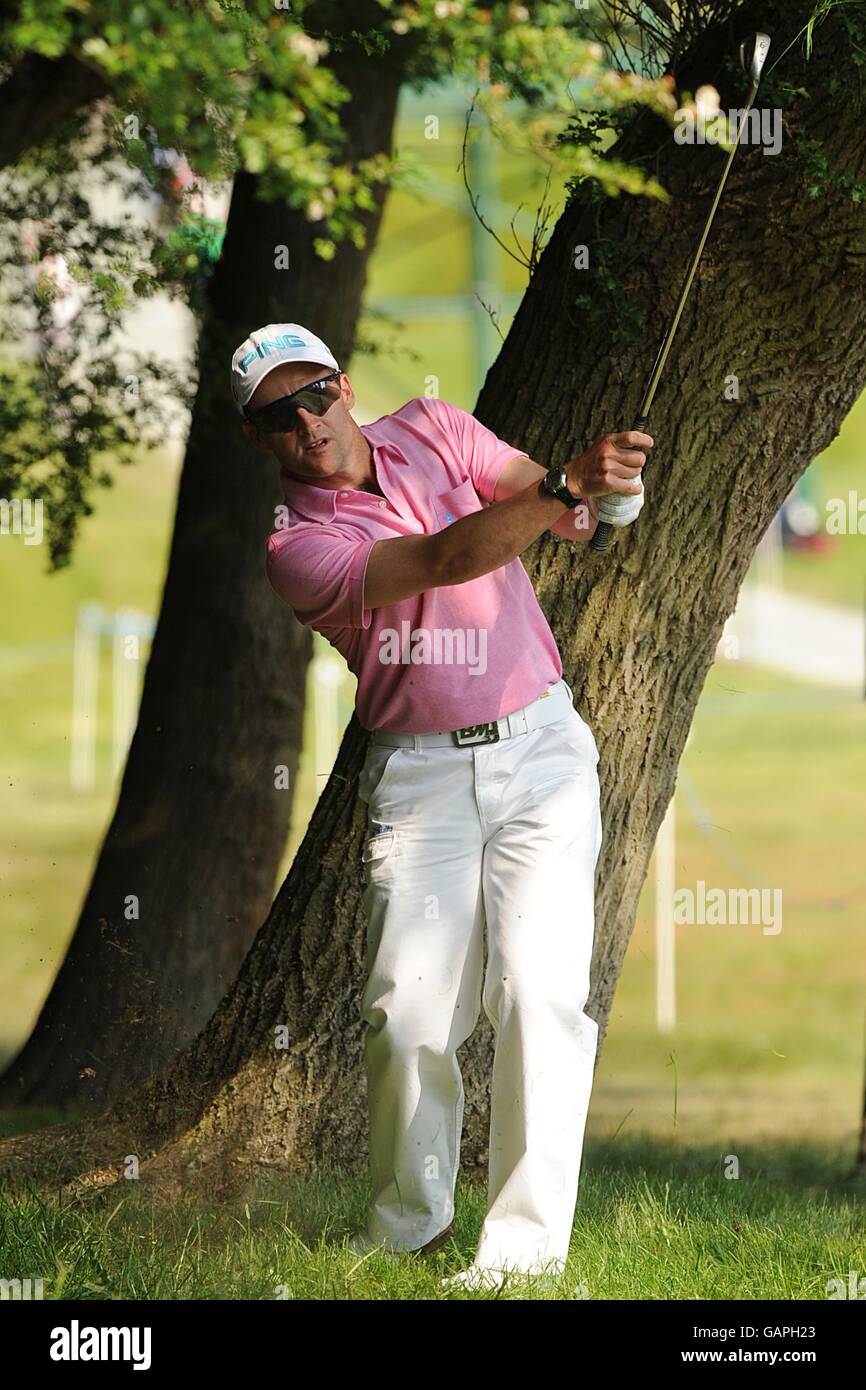 Paul Streeter plays from the rough at the BMW PGA Championship Stock ...