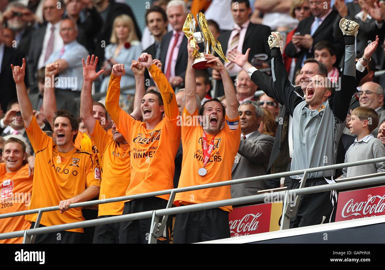Hull City's Ian Ashbee lifts the Championship play off trophy Stock ...