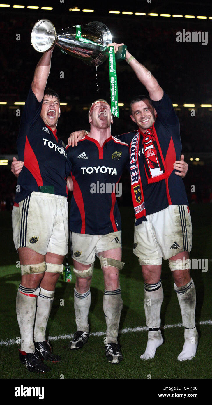 Munster's Paul O'Connell flanked by Donncha O'Callaghan and Alan ...