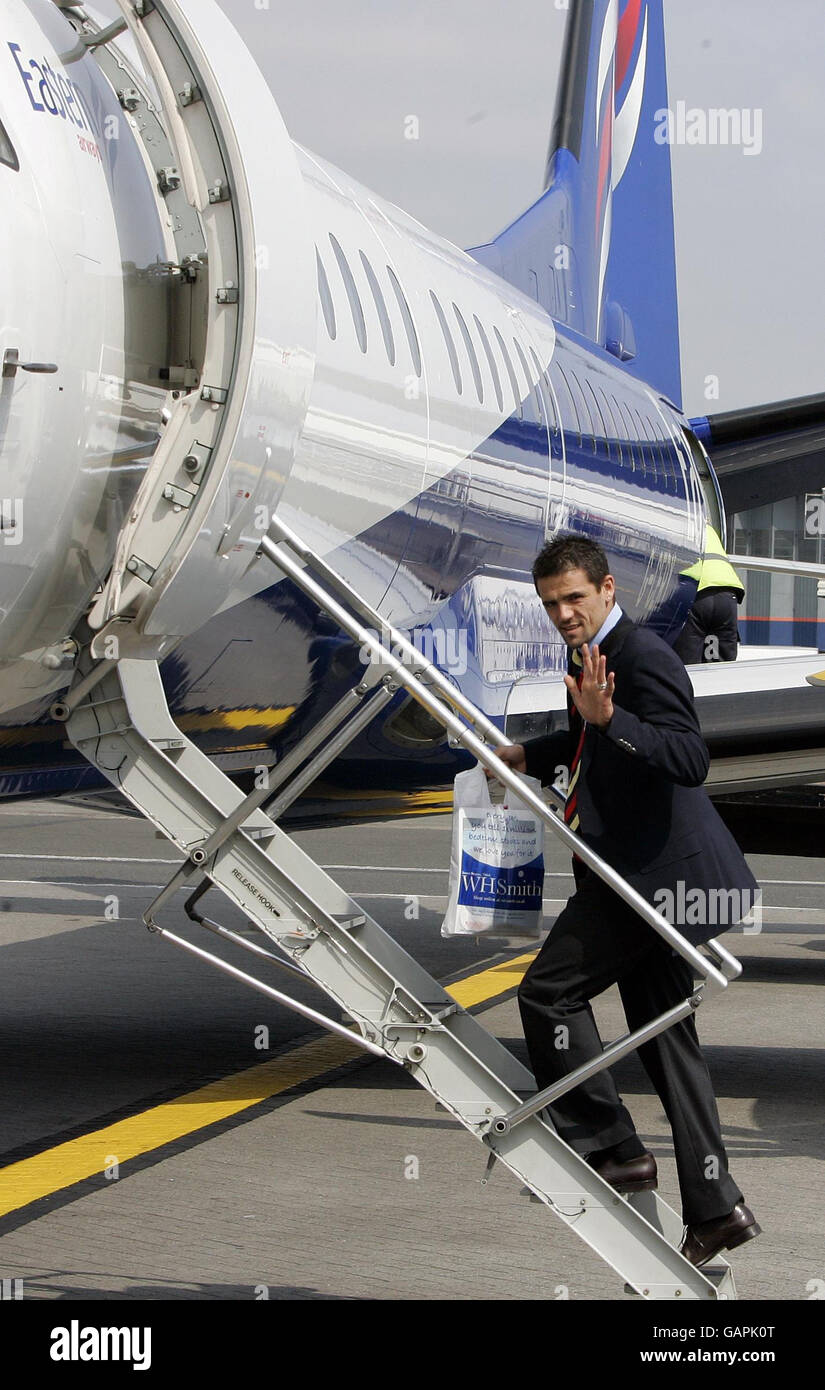 Soccer - Rangers leave Glasgow Airport. Rangers Nacho Novo waves as he ...