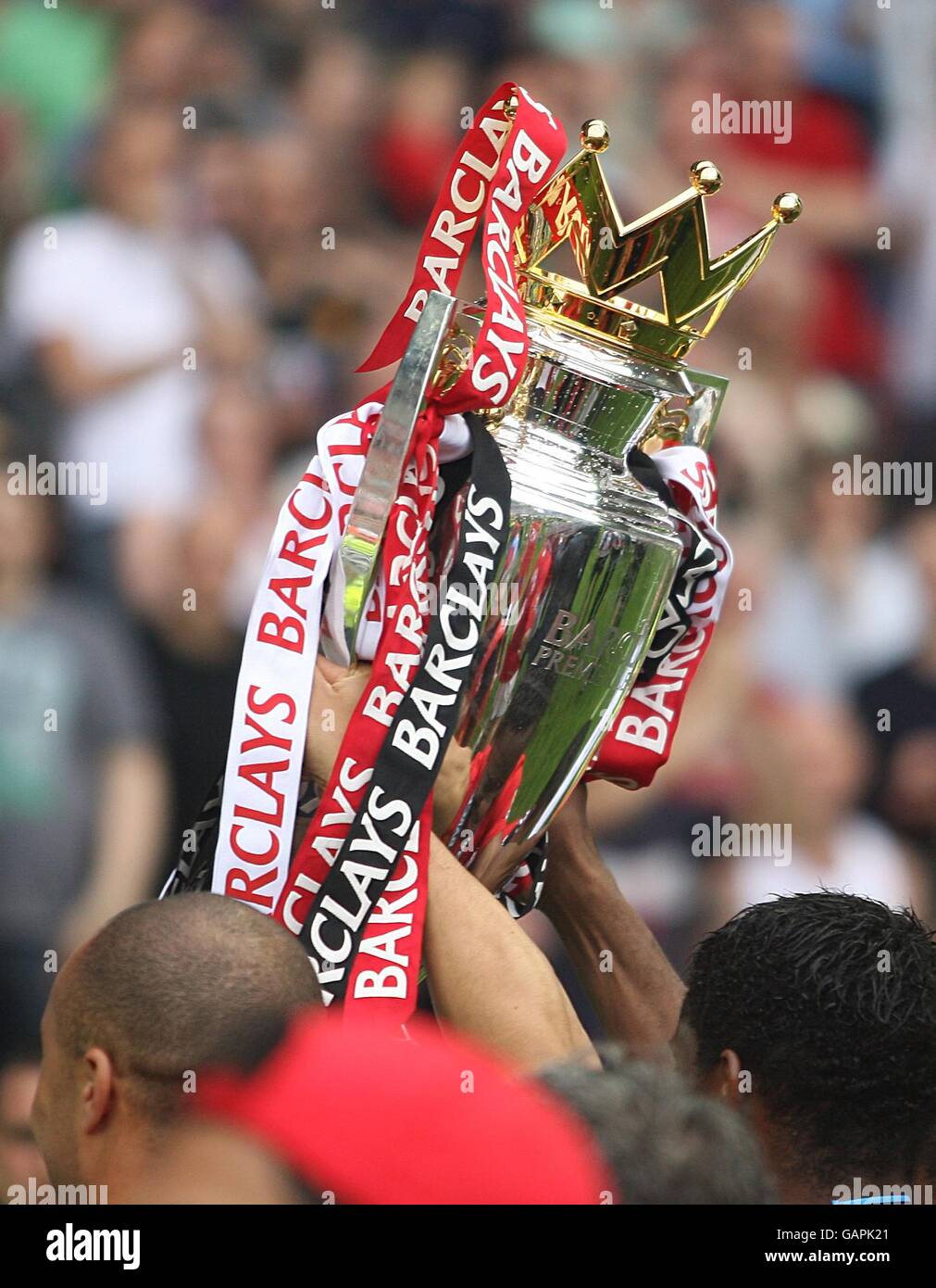 Manchester united players trophy hi-res stock photography and images ...