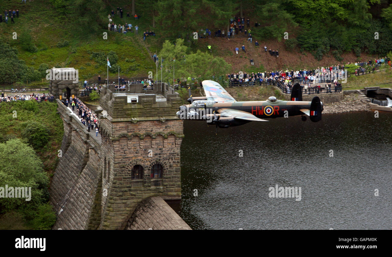 Lancaster over derwent dam in the peak district hi-res stock ...
