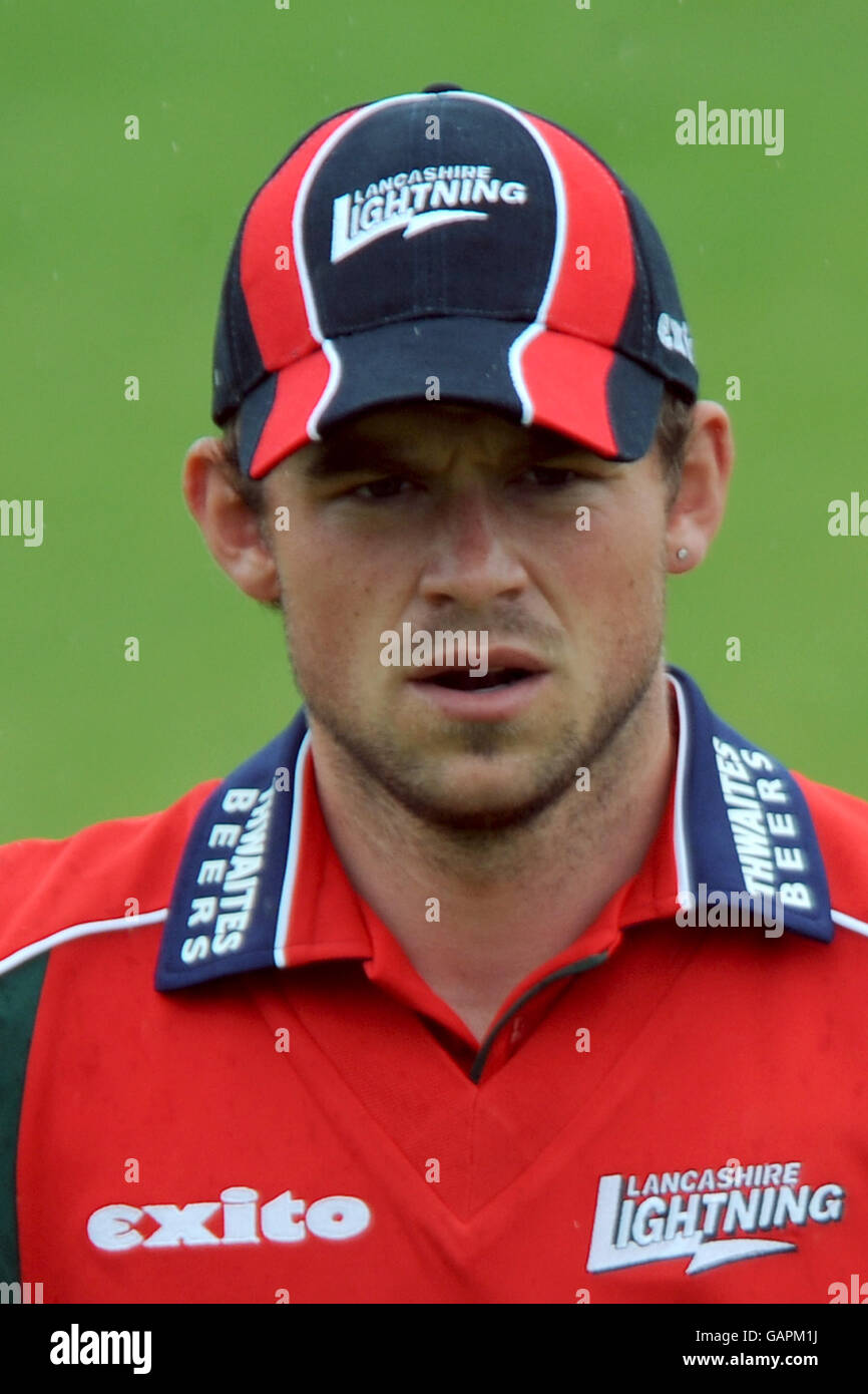 Cricket head head shot cap hi-res stock photography and images - Alamy