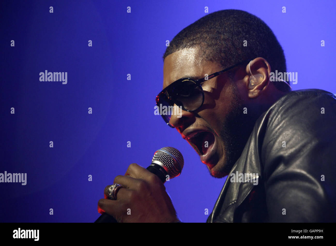 Usher in concert - London Stock Photo - Alamy