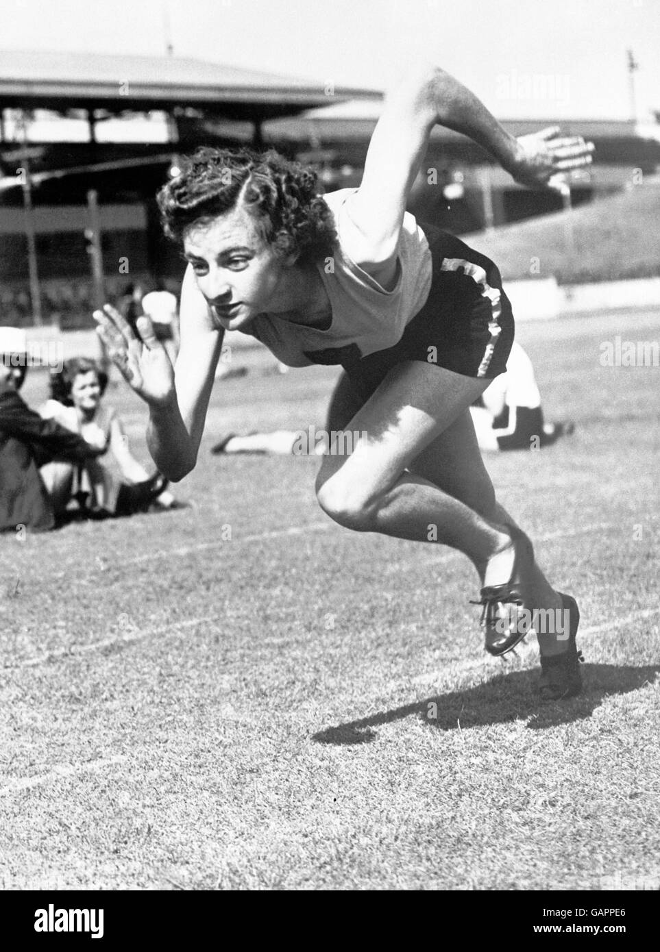 Athletics - Australia Team for the Helsinki Olympic Games. Marjorie ...