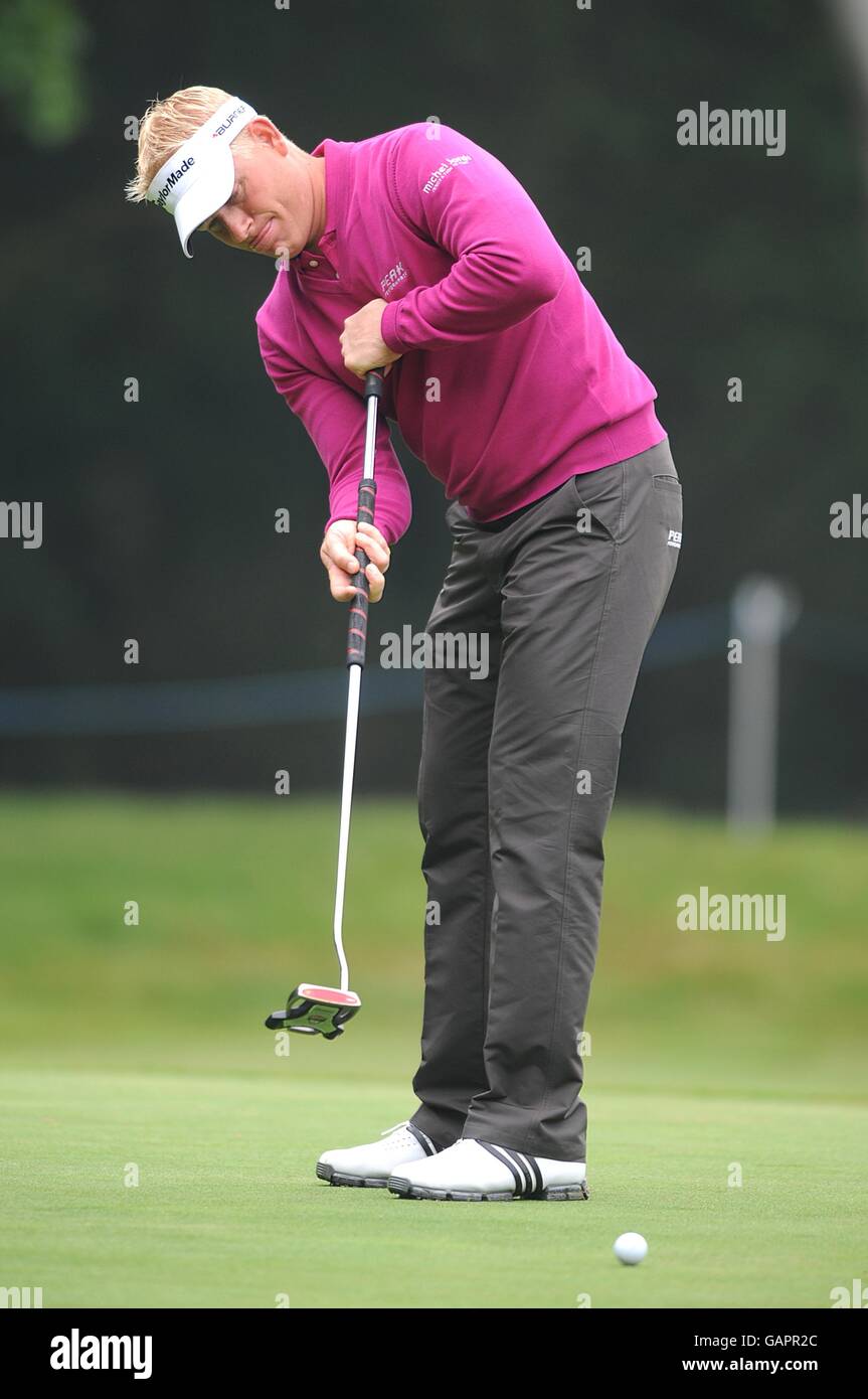 Peter hedblom putts at the bmw pga championship hi-res stock ...