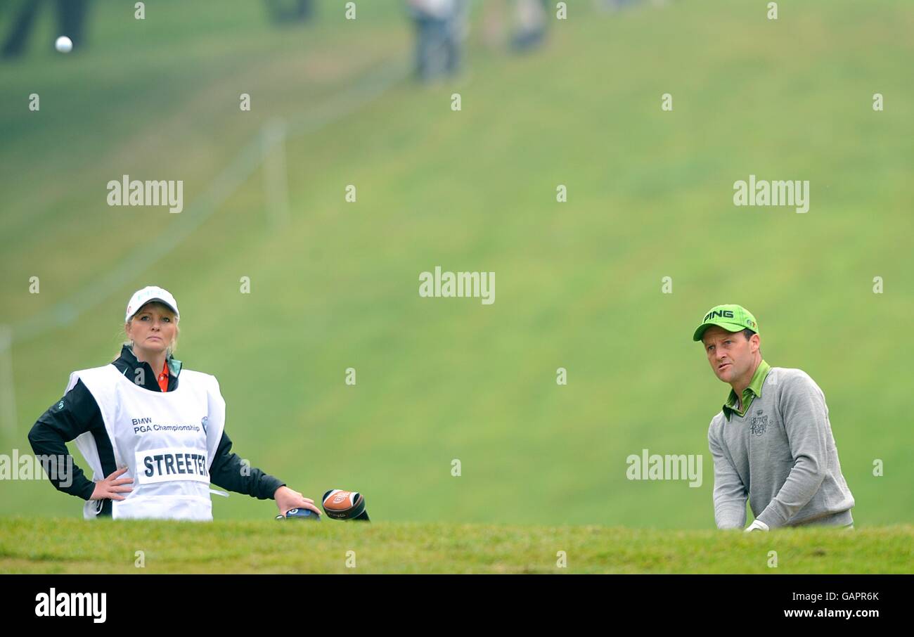 Paul streeter chips shot at the bmw pga championship hi-res stock ...