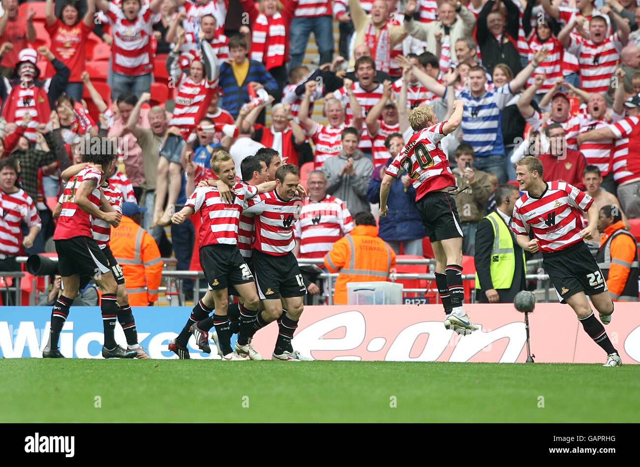 Doncaster rovers wembley goal hi-res stock photography and images - Alamy