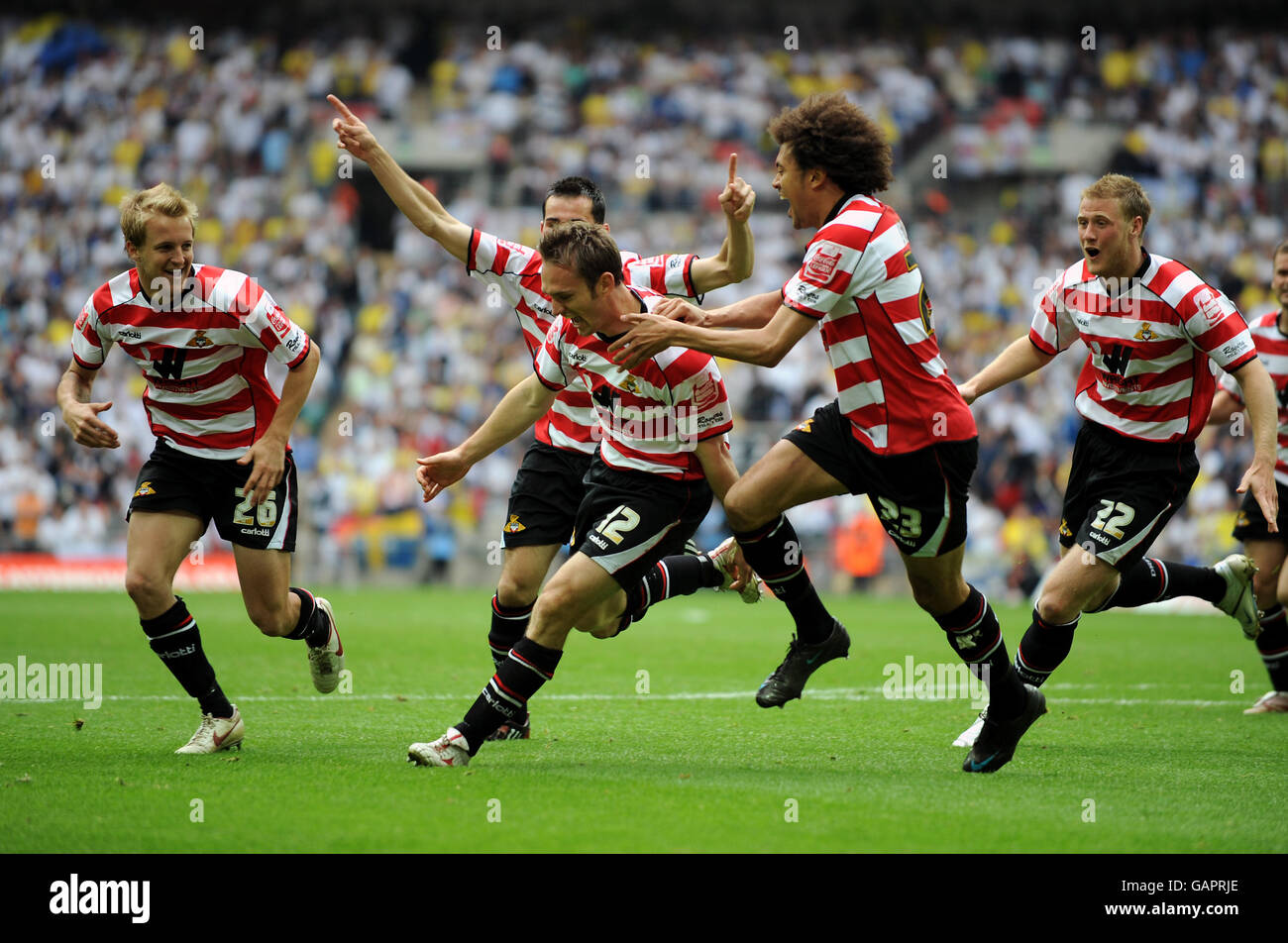 Doncaster rovers wembley goal hi-res stock photography and images - Alamy