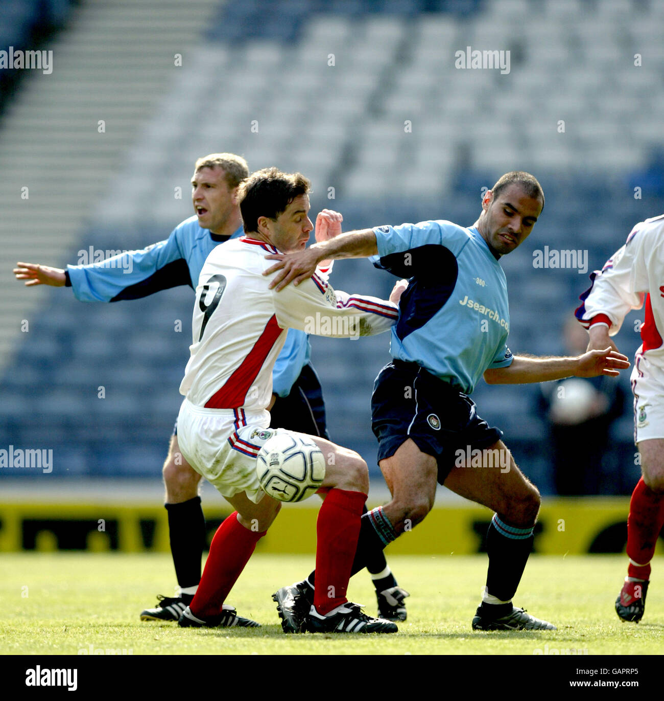 Inverness Caledonian Thistles Paul Ritchie and Dundee's Jonay Hernandez ...