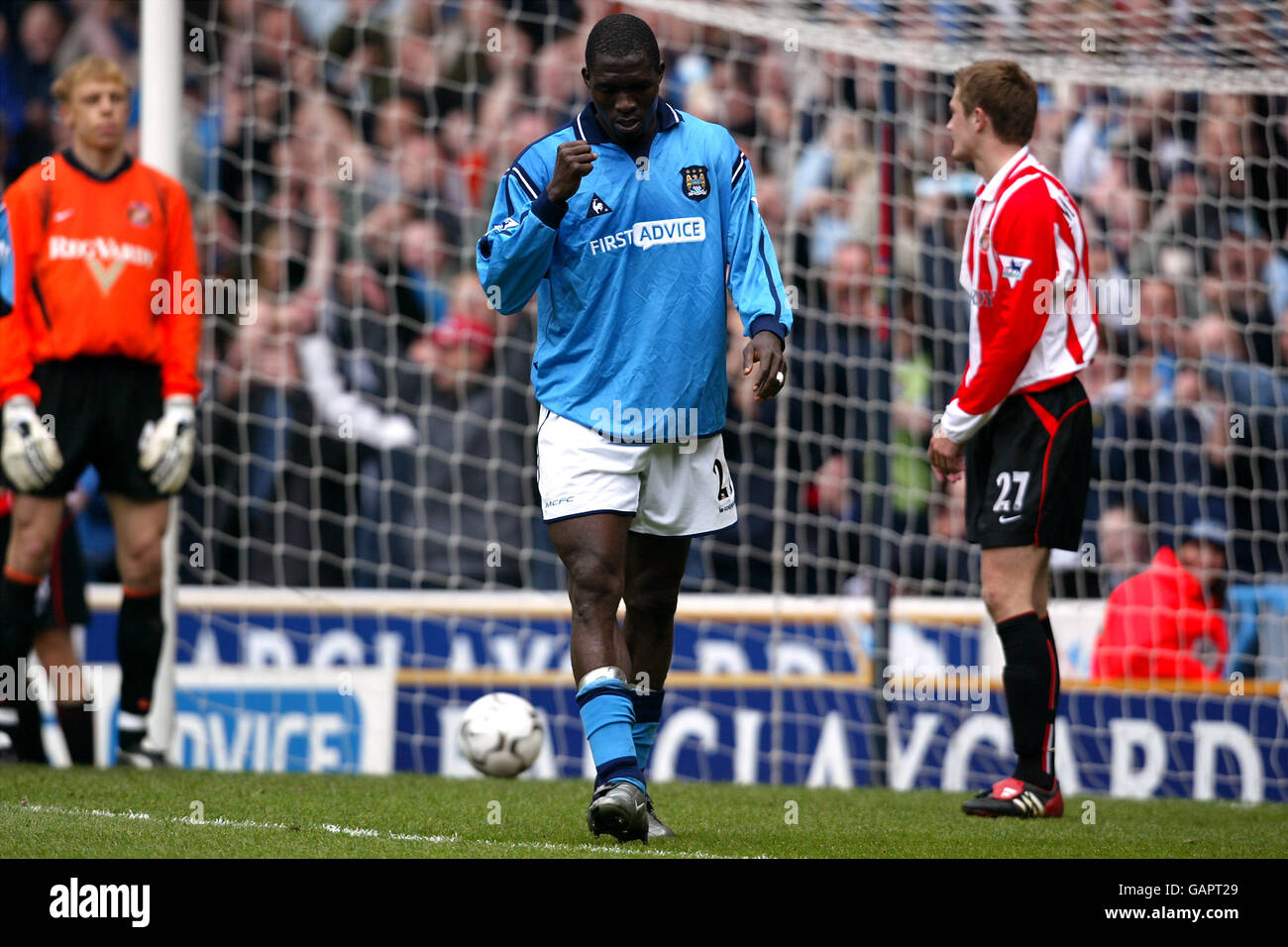 Manchester citys marc vivien foe celebrates his goal against sunderland ...