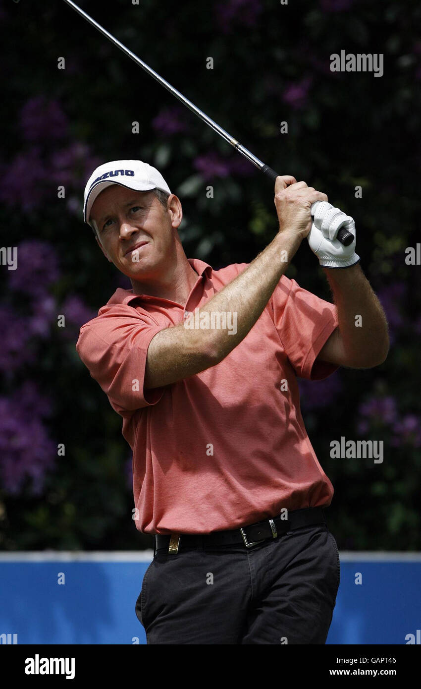 Golf wentworth action swinging club ball mangdm hi-res stock ...