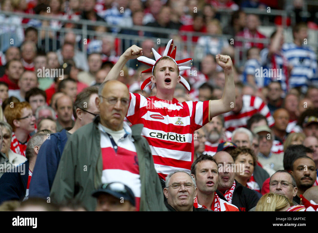 Doncaster rovers fans in stands hi-res stock photography and images - Alamy