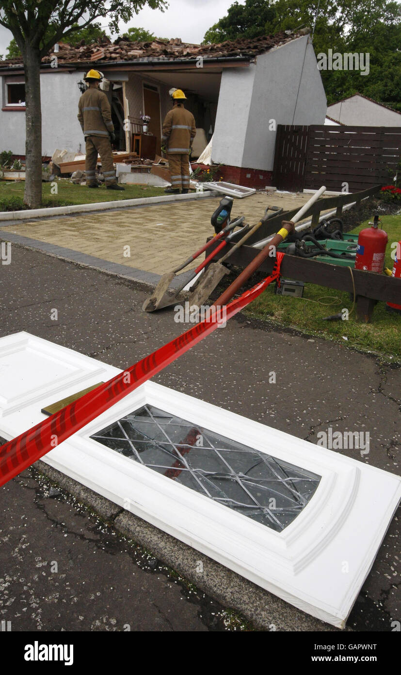 House destroyed gas explosion in hi-res stock photography and images ...