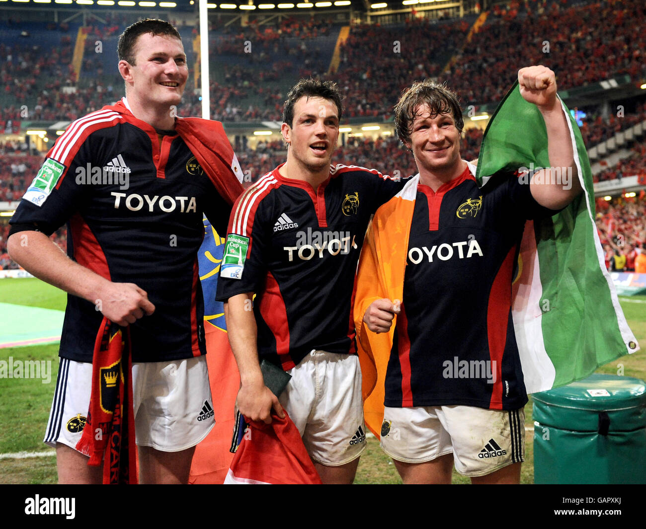 (l-r) Munster's Donnacha Ryan, Ian Dowling and Jerry Flannery celebrate ...