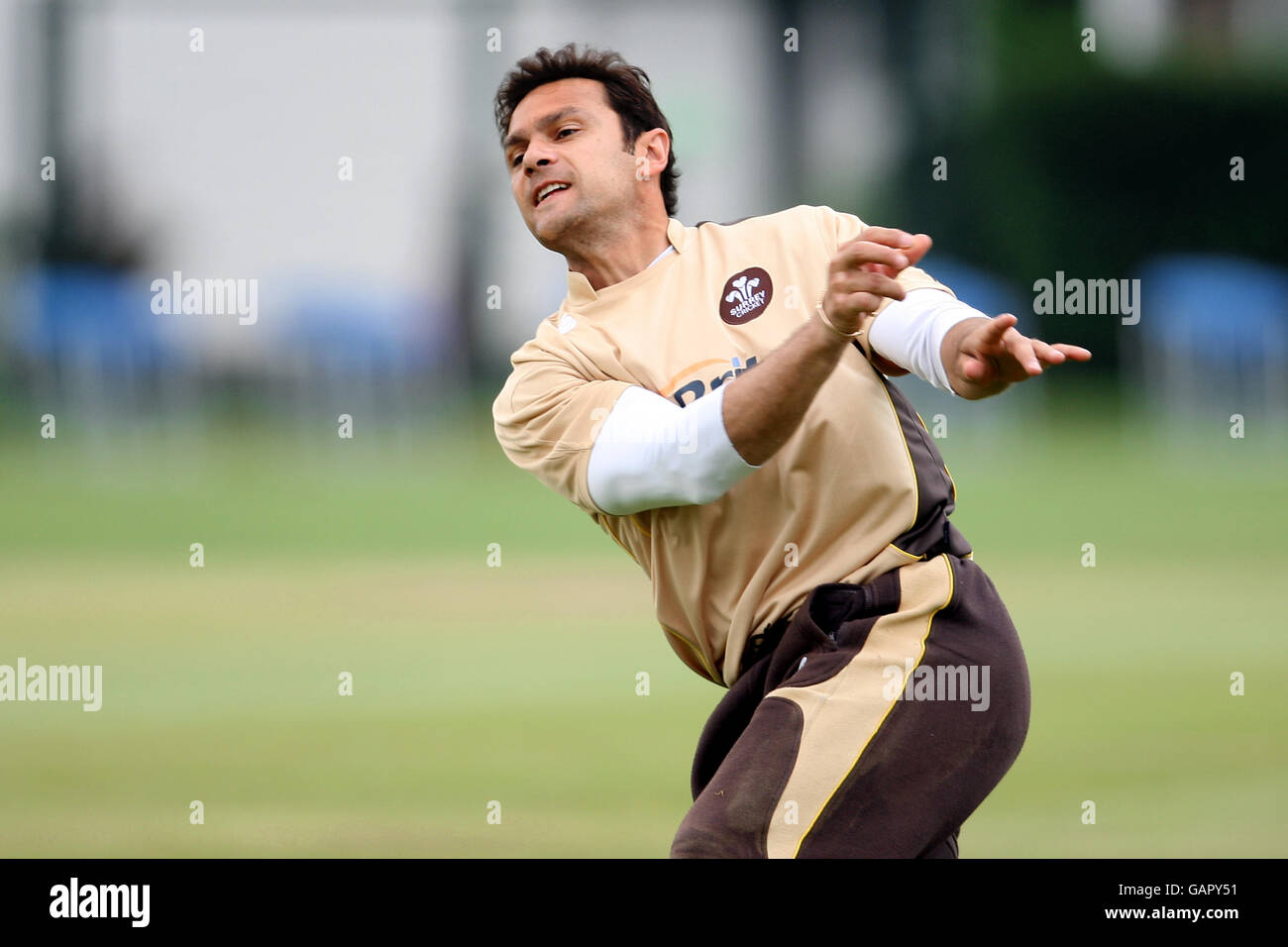 Surrey's Mark Ramprakash warms up prior ro the start of play Stock ...