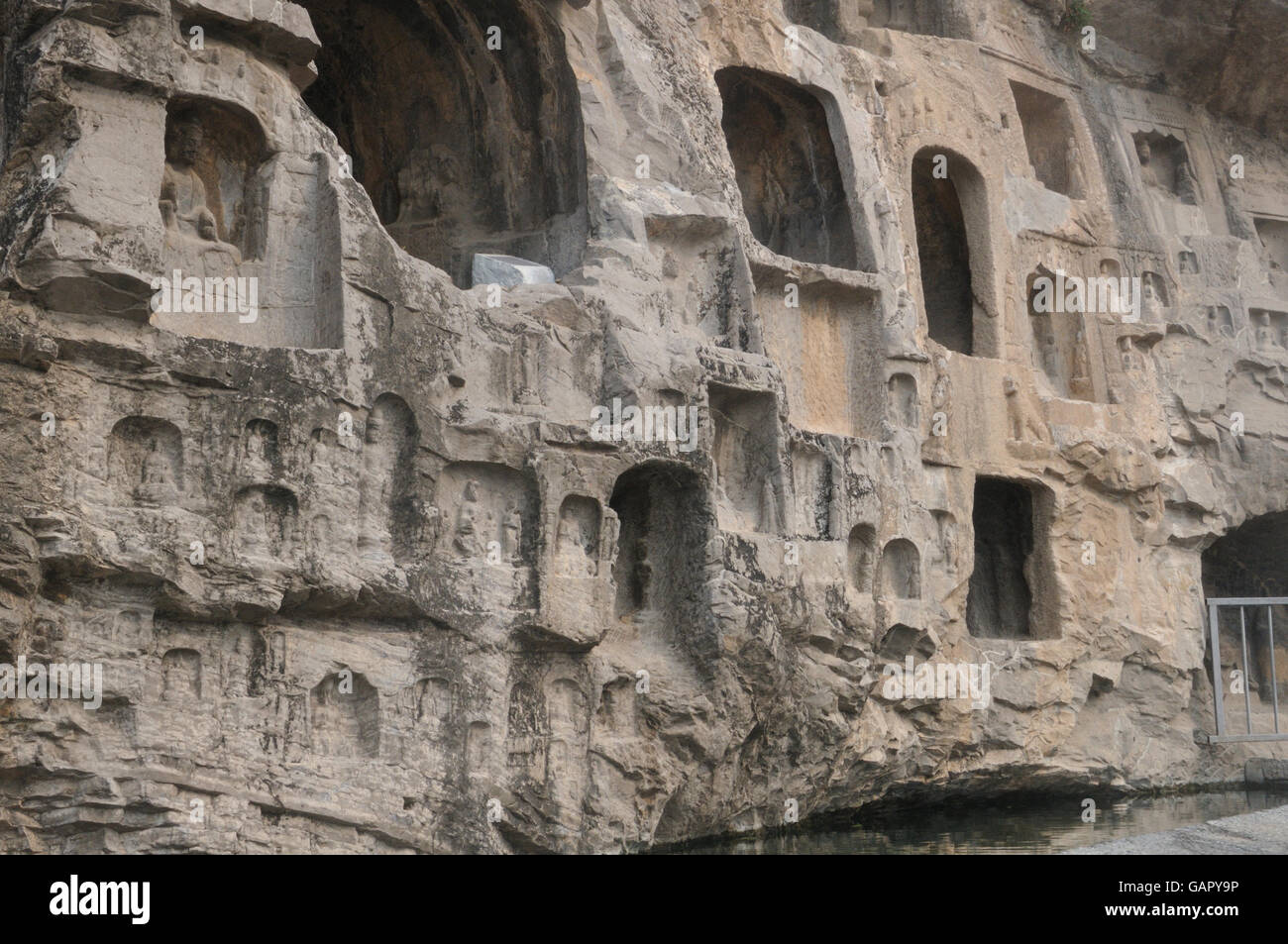 Longmen Grottoes, Exterior of Multiple Grottoes Stock Photo - Alamy